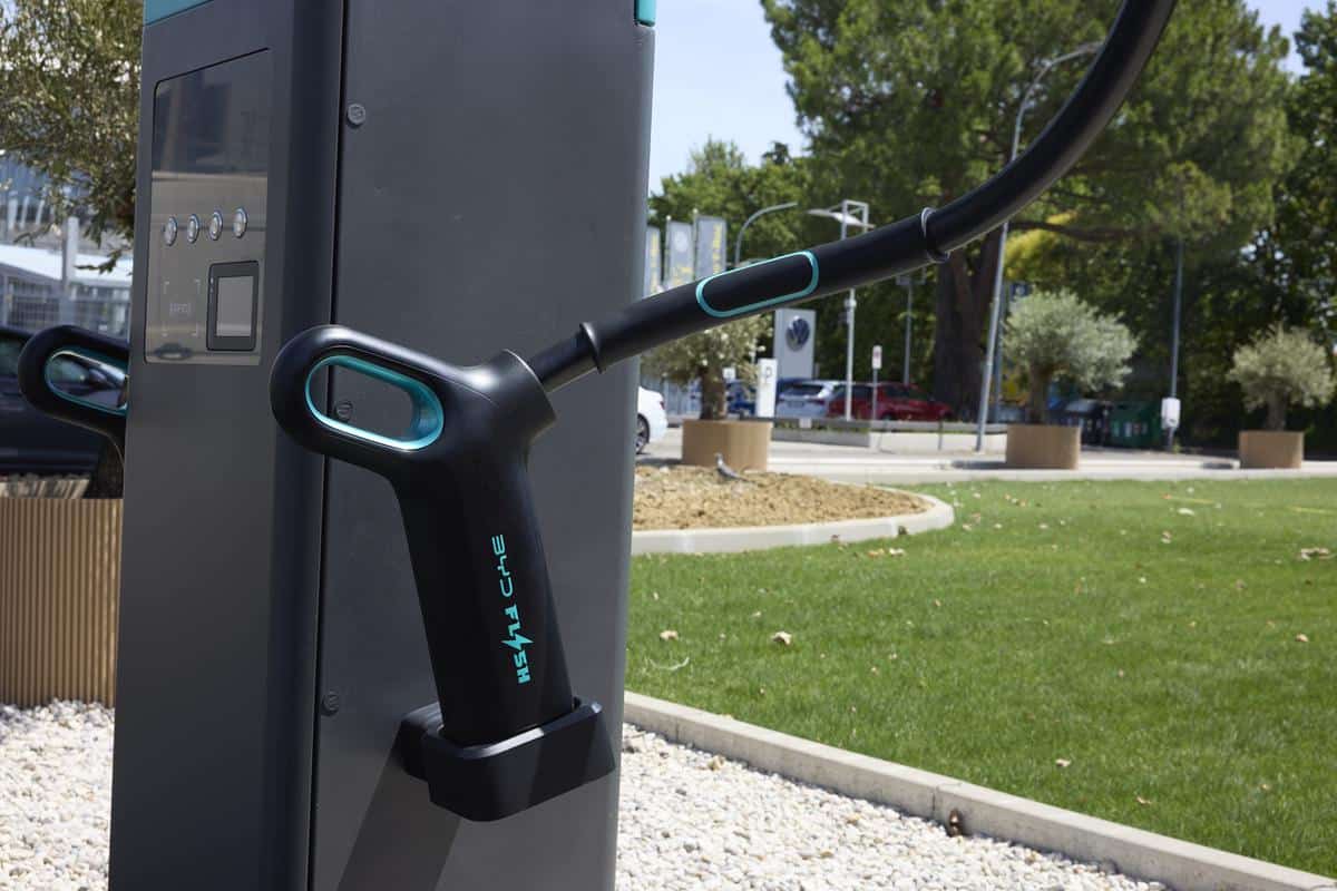 BYD Flash Charging arriva in Italia: Denza inaugura a Bologna la prima ...
