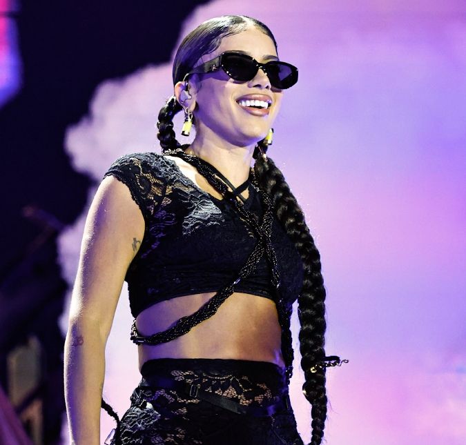 Anitta compartilha registros na Copa do Mundo, posa ao lado de ...