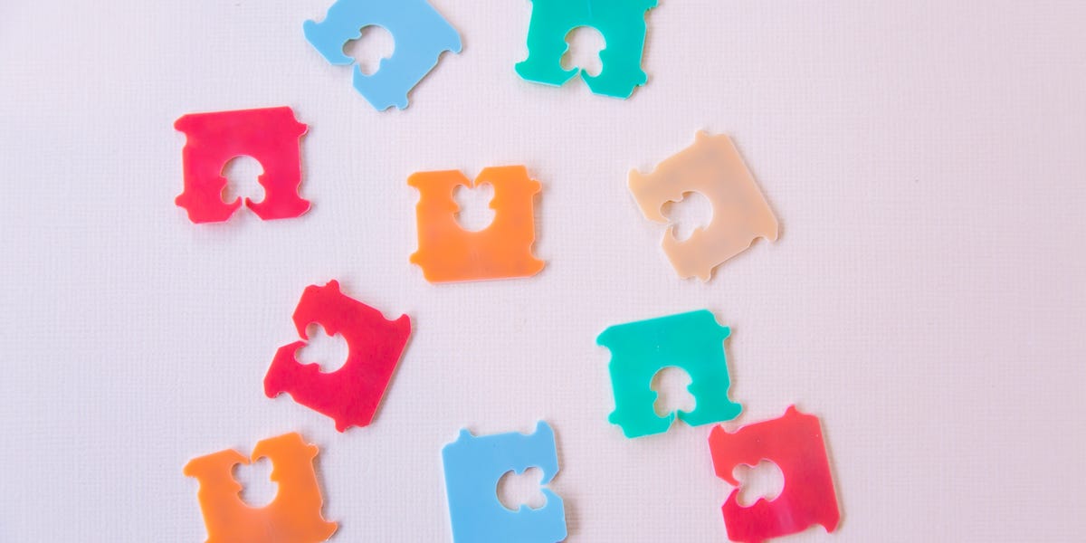 The surprising meaning behind those colored bread tags at the grocery store