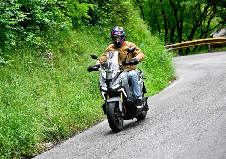 Basta il variatore Polini per stravolgerlo? Test SYM ADX TG 400 con ...