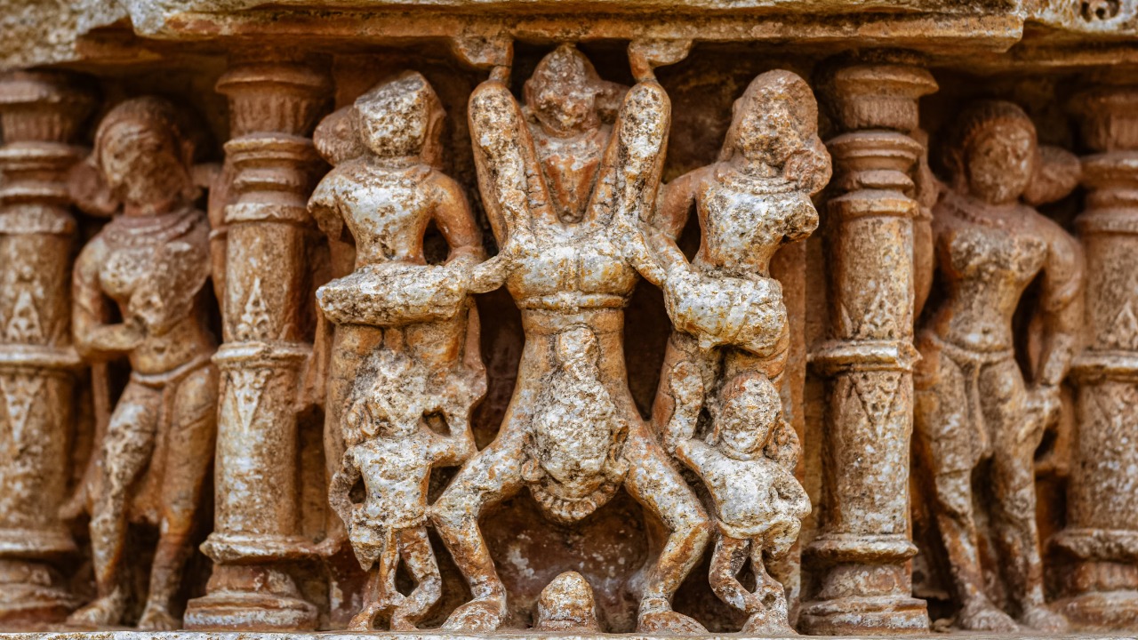 Ancient carvings keep turning up that seem to depict humanoids with ...