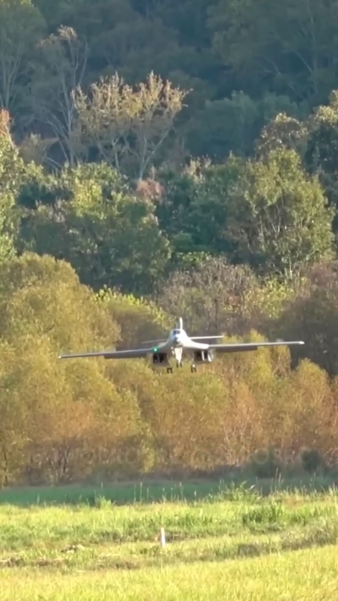 How the B-1B Lancer performs touch and go RC landings