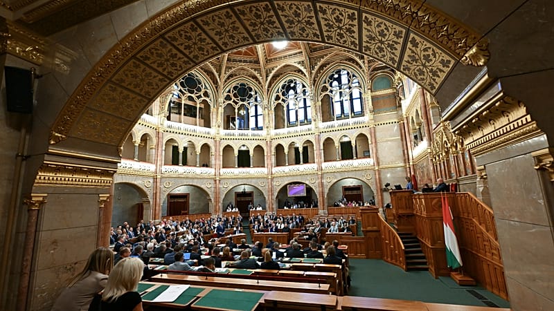 Hungría aprueba una reforma que restringe a 8 años el mandato del ...