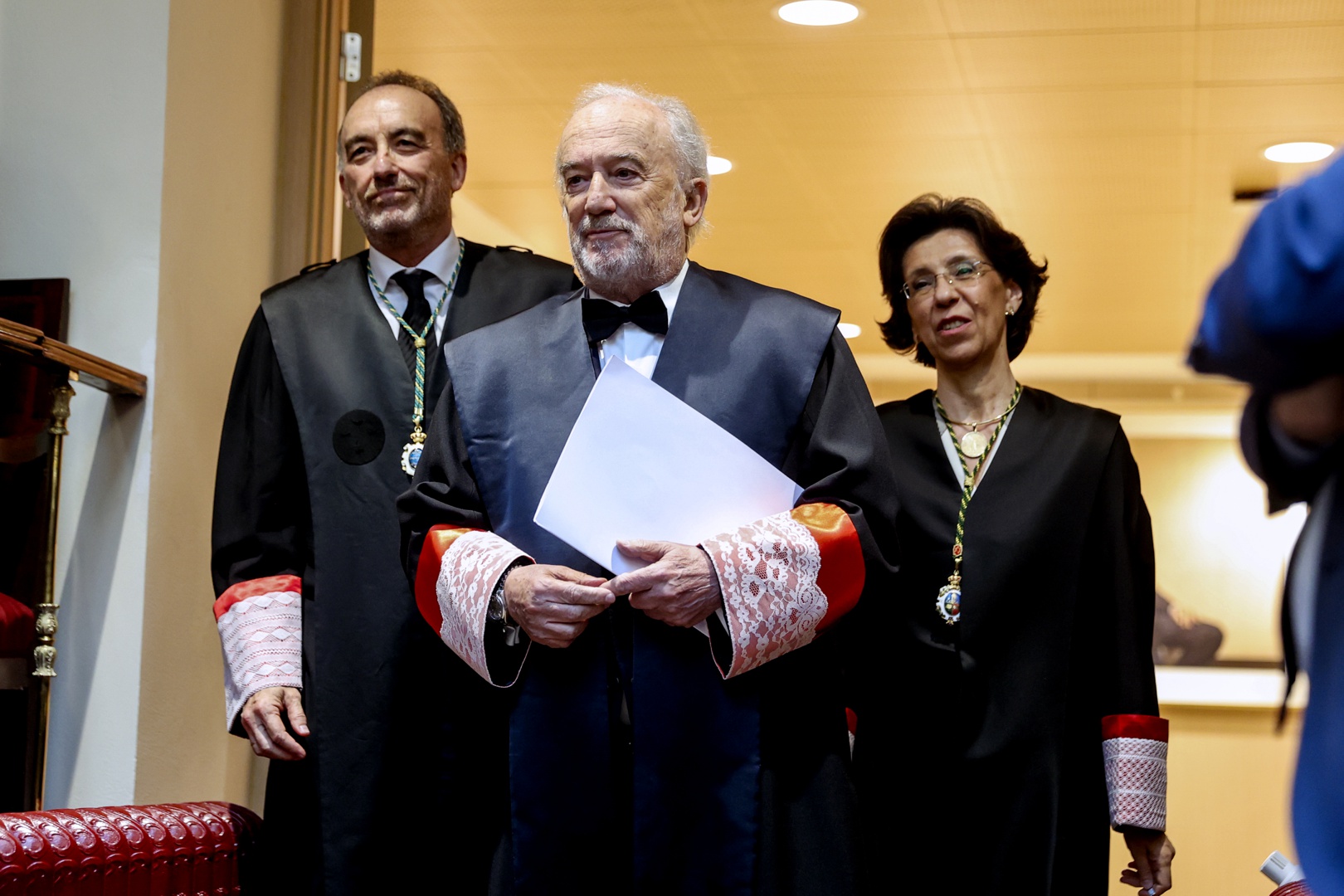 El director de la RAE alerta sobre la IA en su ingreso en la Academia ...