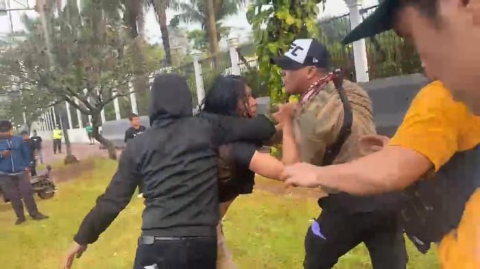 Usai diamankan saat demo di DPR, Dzakwan mengaku dipukul dan trauma