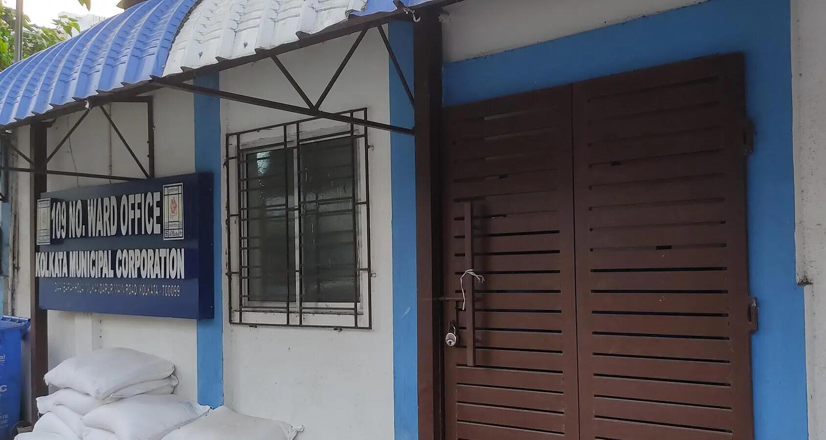 Residents storm TMC ward office, allege cash extortion chart