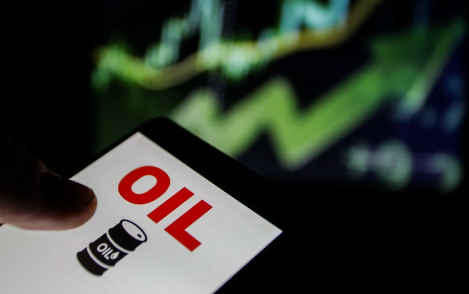 US energy stocks fall as Iran deal sends oil prices lower