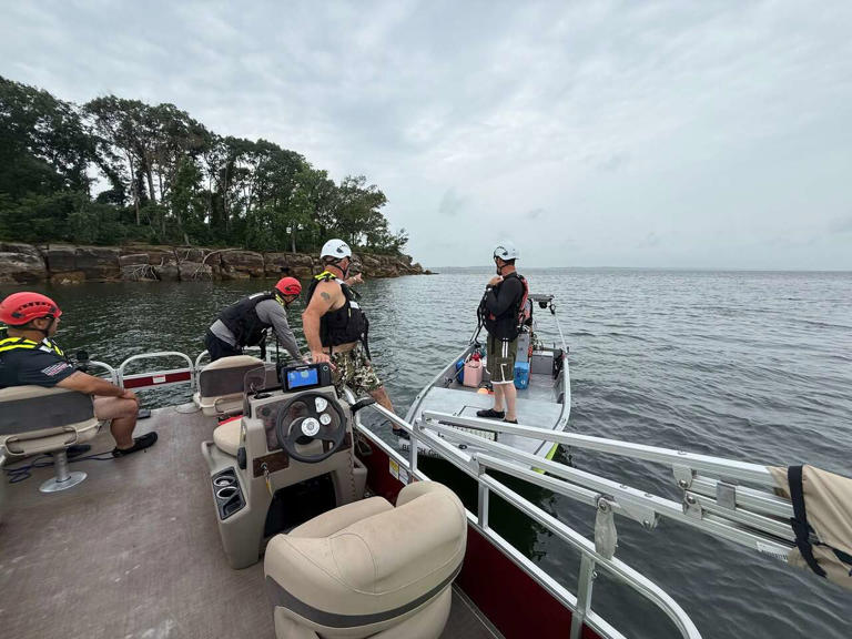 Jasper County departments train for water rescues on Lake Sam Rayburn