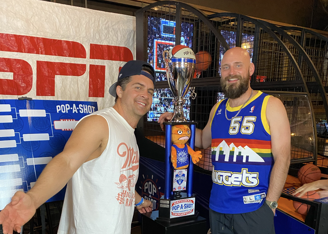 Raymundo & Scuba Steve tried to win Pop-A-Shot qualifier in Chicago