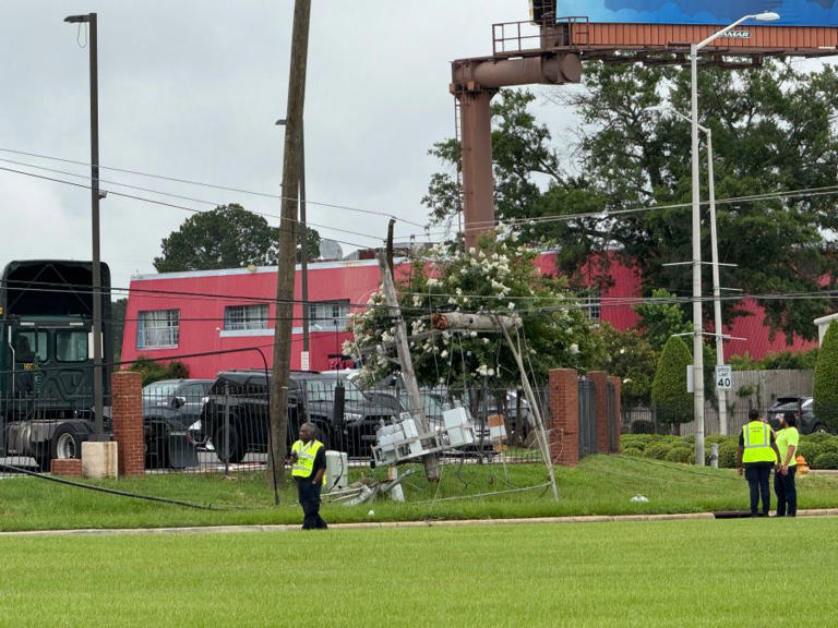 Shreveport Airport temporary shut down by power outage, fallen poles