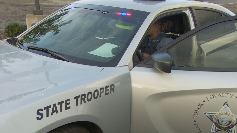 West Linn woman dies after car strikes tree off I-205 near Milwaukie