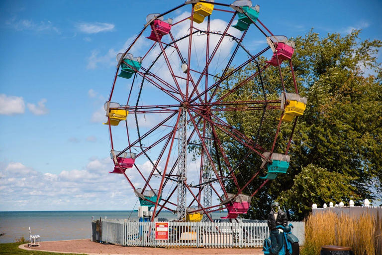 Winery's historic Ferris wheel topples in Northeast Ohio storm