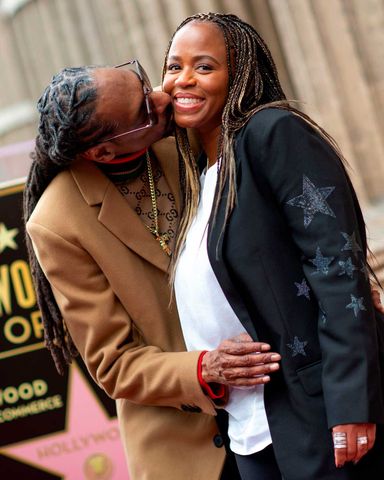 Snoop Dogg celebrates 29th anniversary with wife Shante Broadus by ...