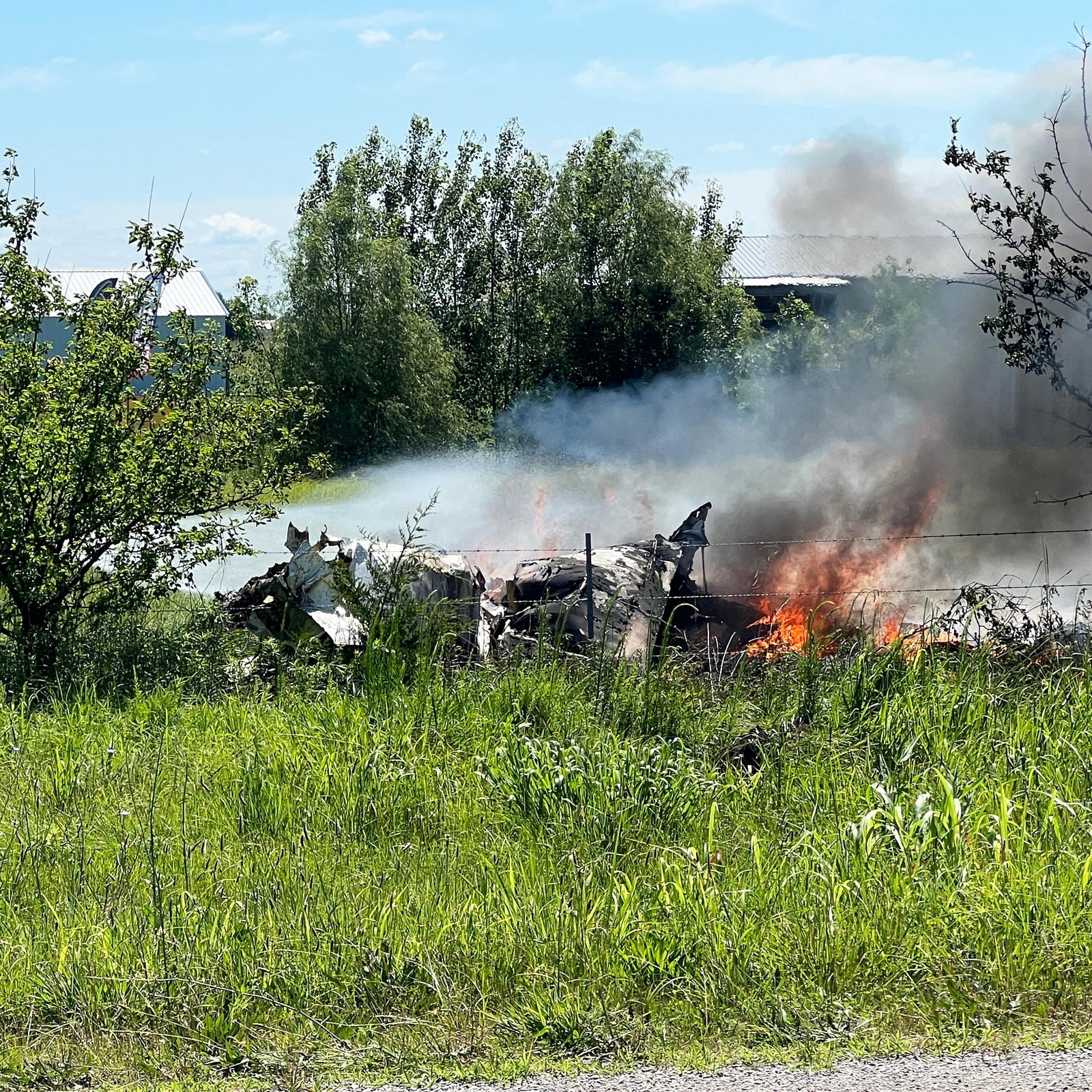 Skydivers on plane that crashed "didn't have time to jump," witness says