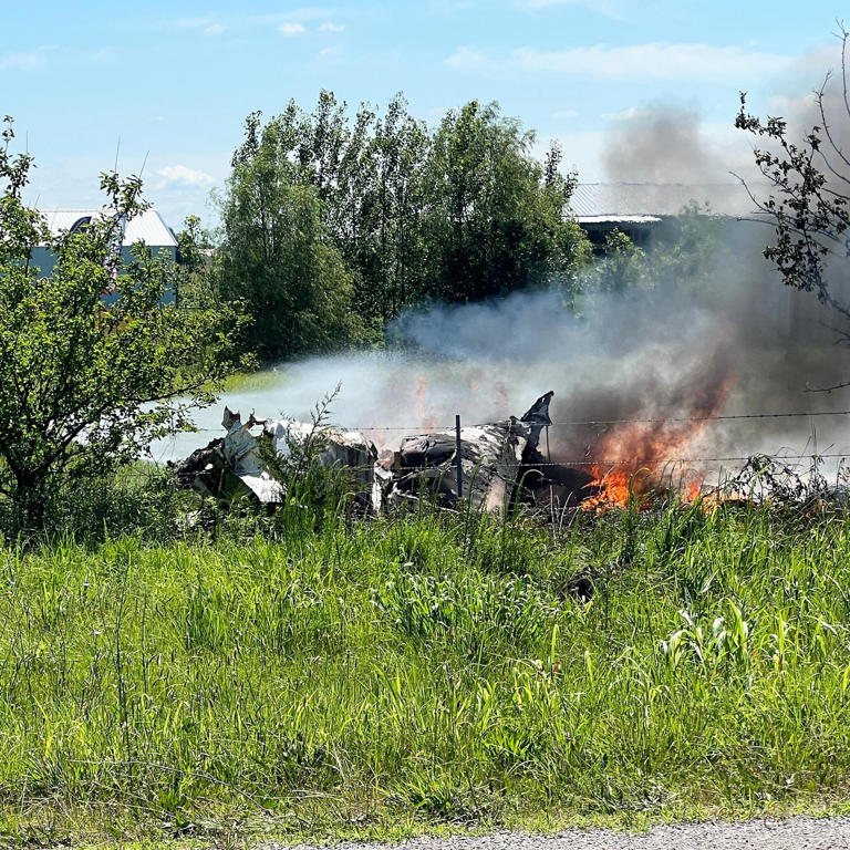 Skydivers on plane that crashed "didn't have time to jump," witness says