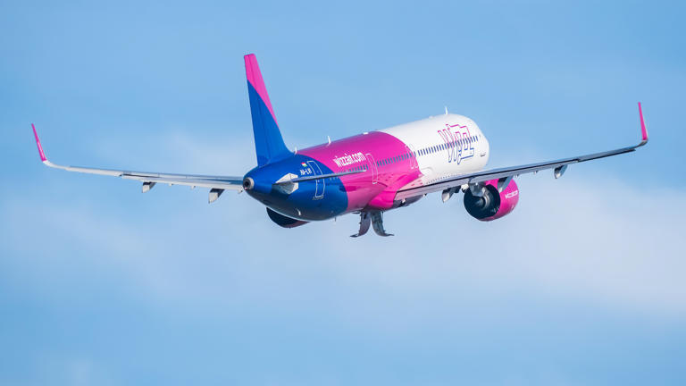 Samolot Wizz Air miał 27 godz. opóźnienia. Polscy podróżni: chaos