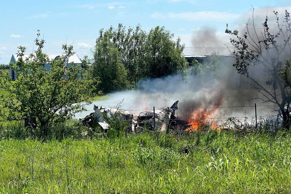 12 dead after Missouri skydiving plane crashes, authorities say