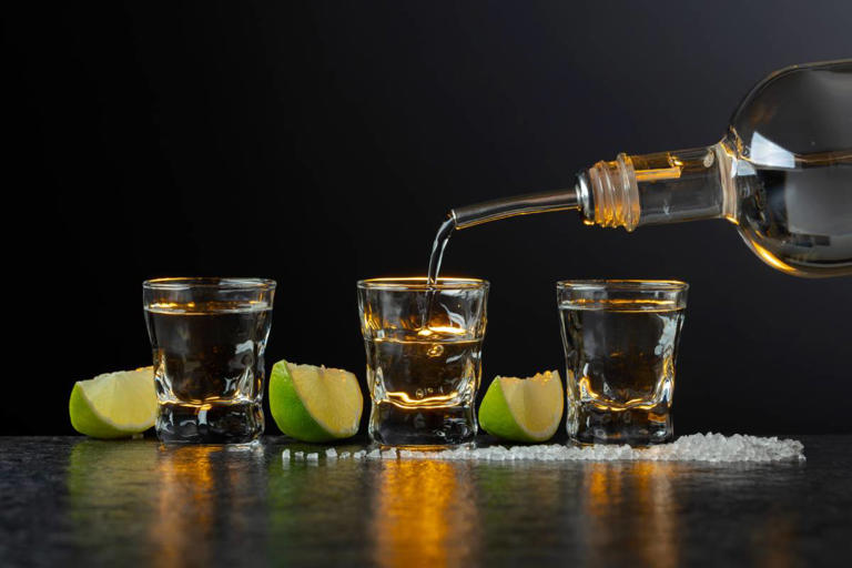 Des fêtards se vident une bouteille de tequila, 4 d'entre eux meurent ...