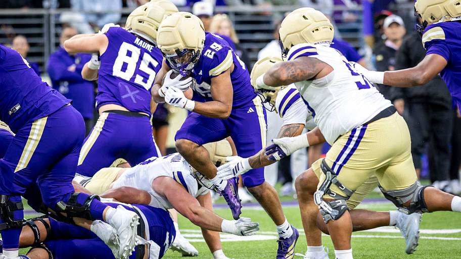 McMahan brings big body to run the ball for UW