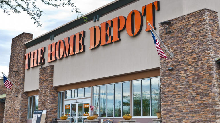 Home Depot shares to hit $450 in 2028? Here’s the math