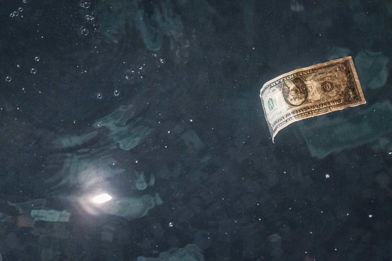 Dollar slips and gold rallies on US-Iran peace deal