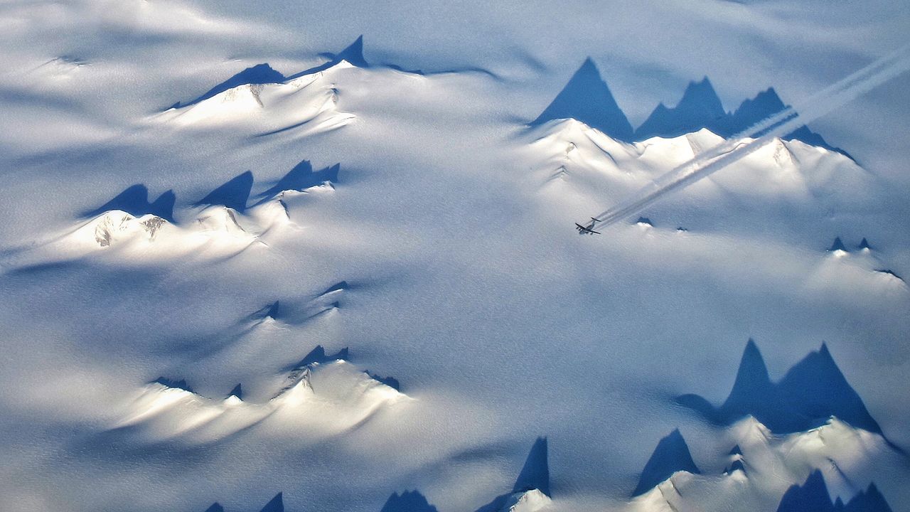 Hundreds of hidden earthquakes found beneath Antarctica — and they're ...