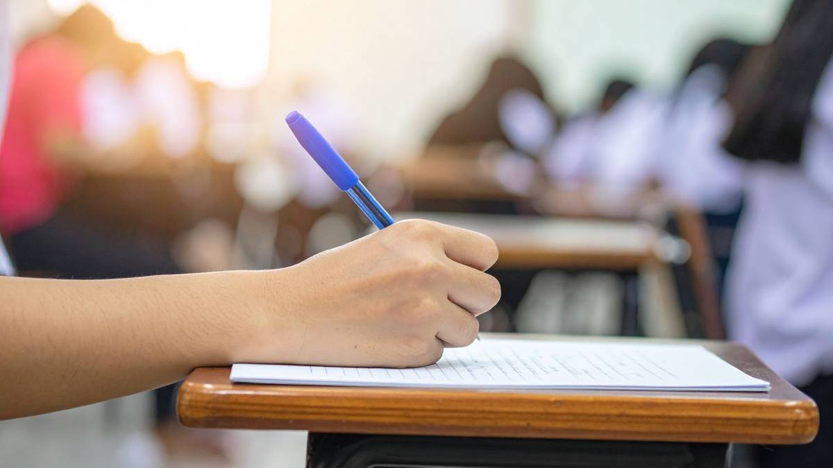 Exames nacionais arrancam com prova de português para mais de 81 mil alunos