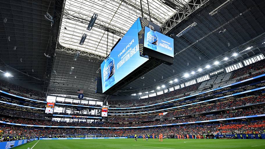 World Cup shows curtain-less method for cowboys to block out sun at AT ...