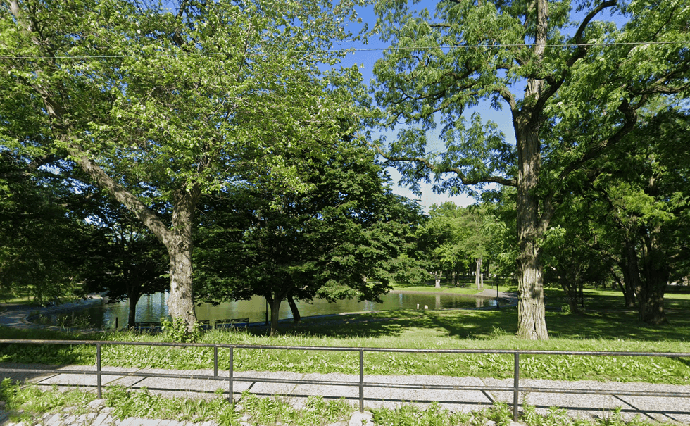 Decomposing body found floating in pond at Queens park: cops