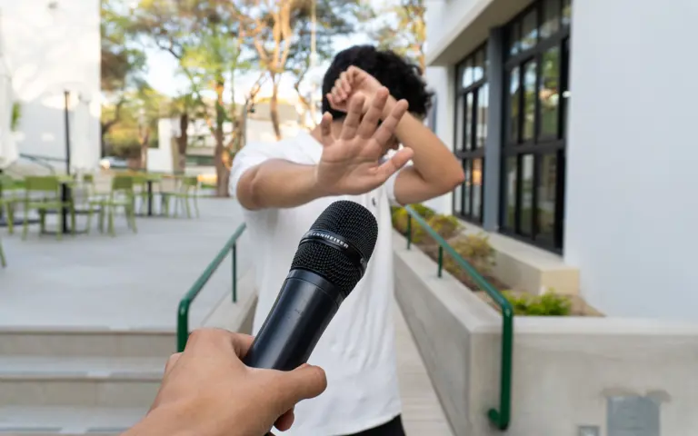Los Angeles man asked guys in a street interview if they’d leave their ...