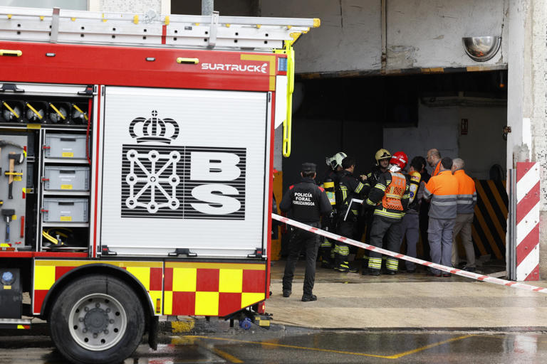 Estabilizado un incendio que ha obligado a desalojar tres viviendas en ...