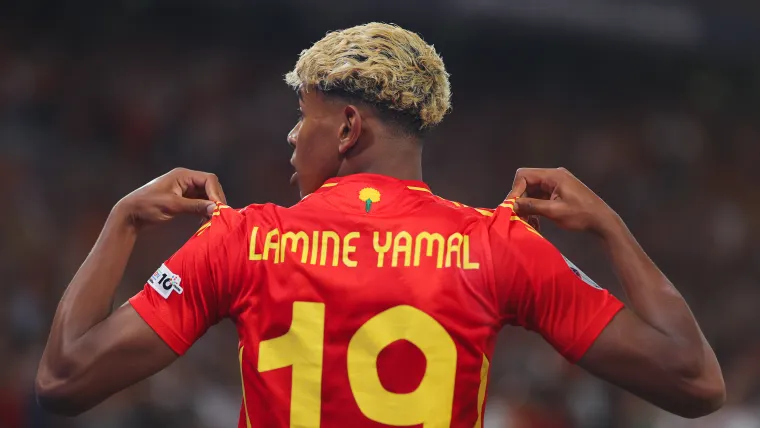 Why does Lamine Yamal have full name on jersey during World Cup games?