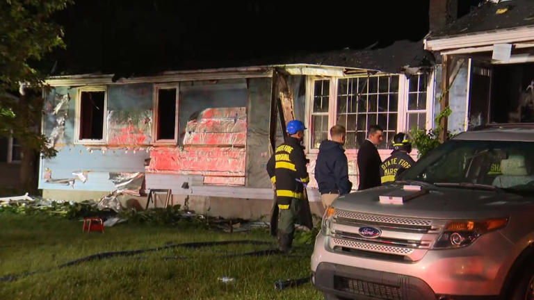 2 sisters dead after overnight fire at Bellingham home