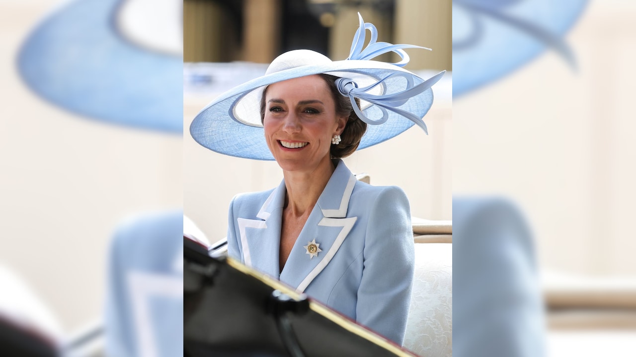 Princess Kate turns heads with graceful double curtsy for King Charles