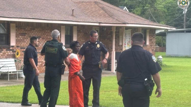 Shackled inmate escapes Tangipahoa courthouse, deputy put on leave