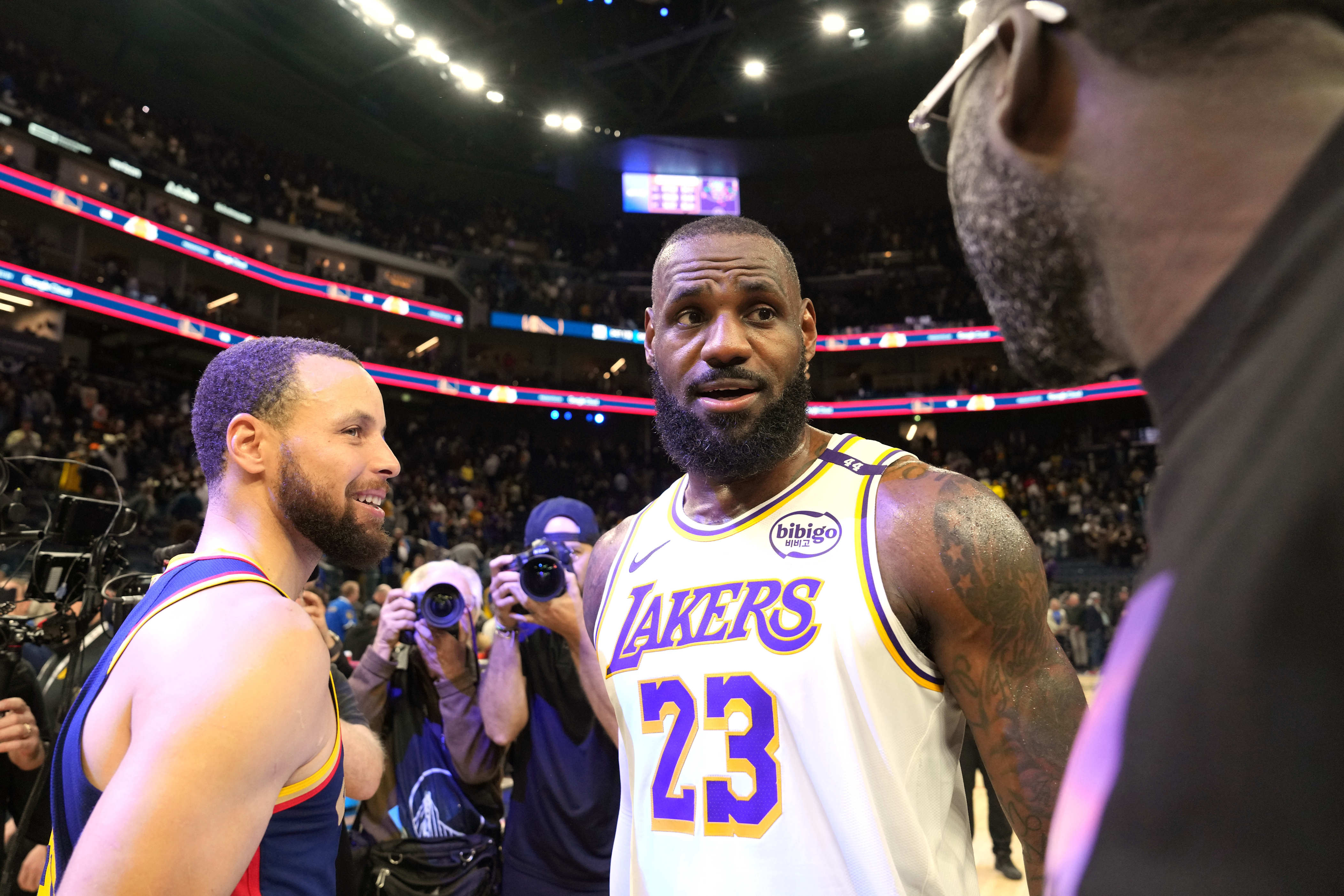 NBA analyst makes crazy prediction about LeBron James and the Warriors
