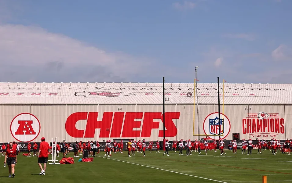 Bolton’s $19.25M cap hit strains Chiefs’ 2026 roster flexibility