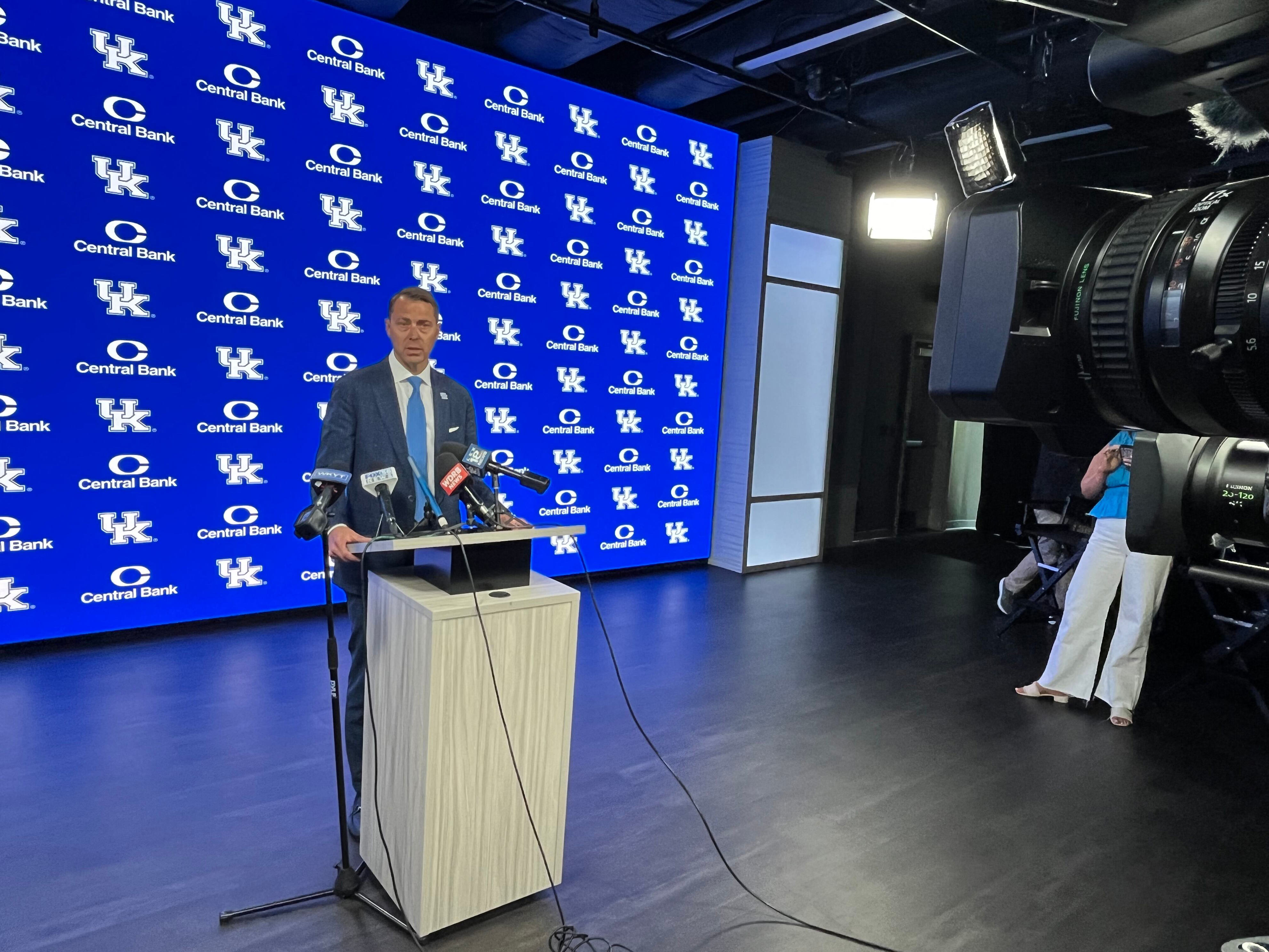 UK fans react to J Batt hire as new athletic director