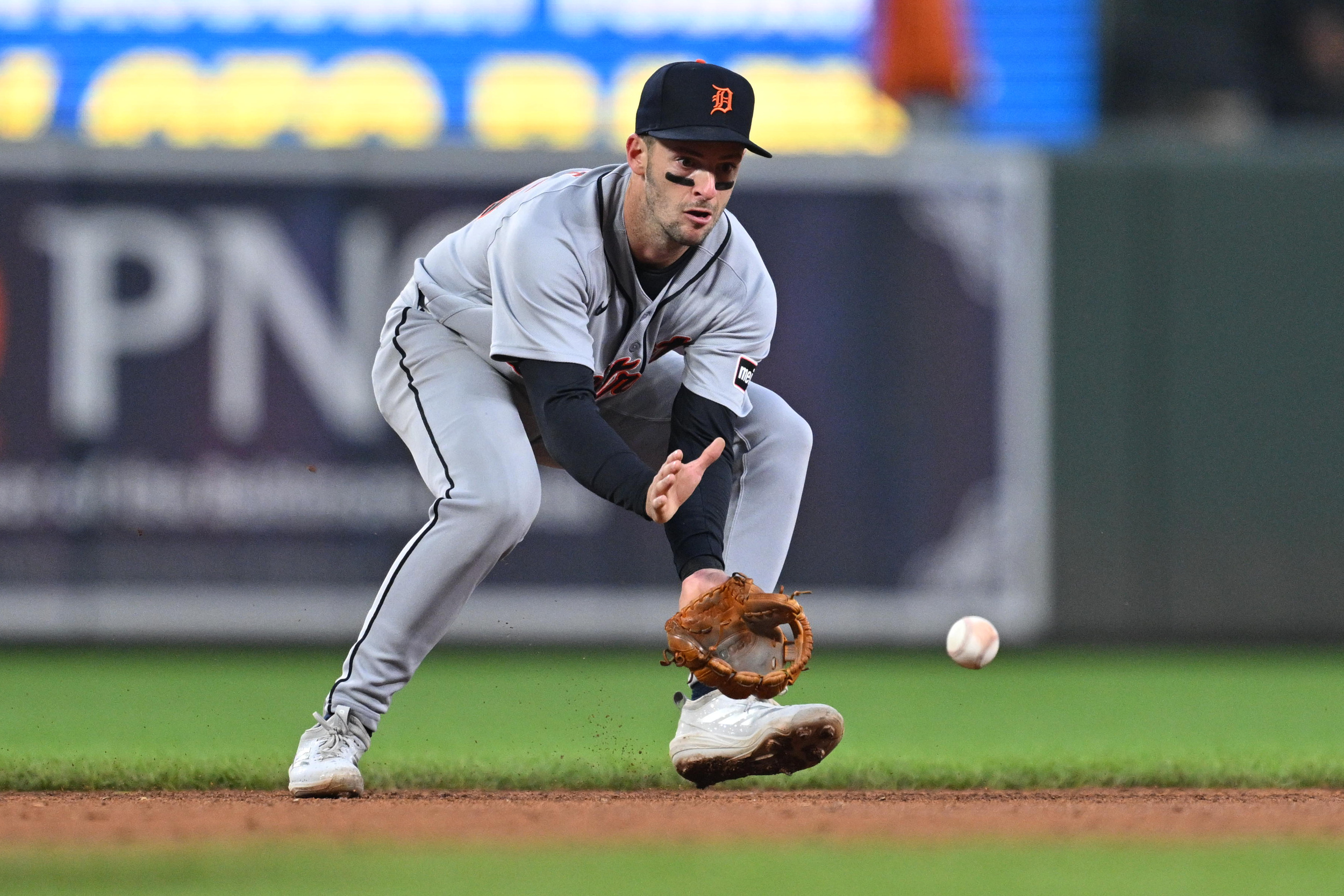 Mets claim Zack Short