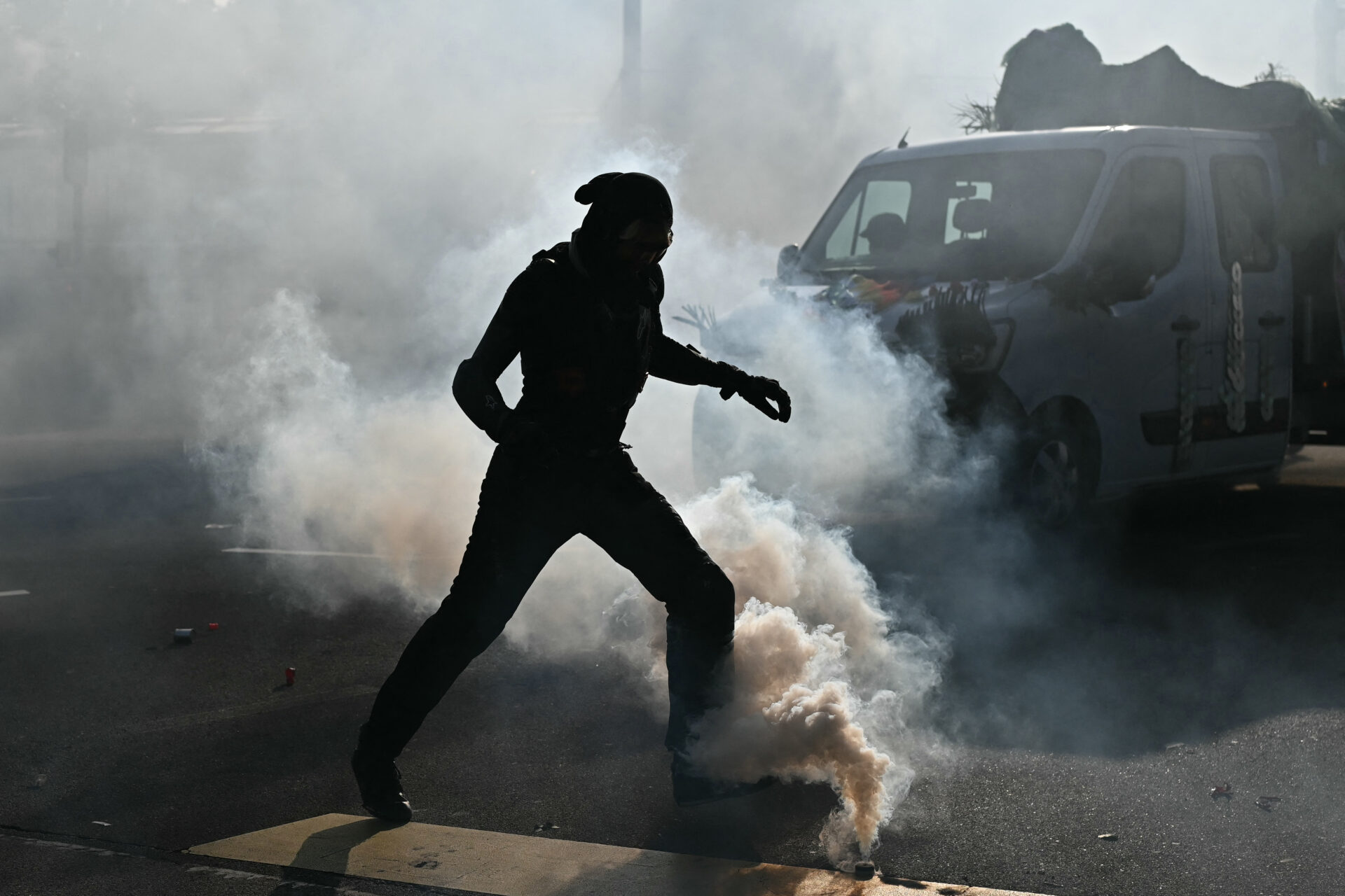 Violence erupts at G-7 summit