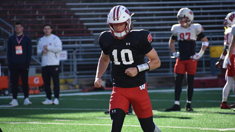 Phil Steele's Wisconsin depth chart projection includes multiple ...