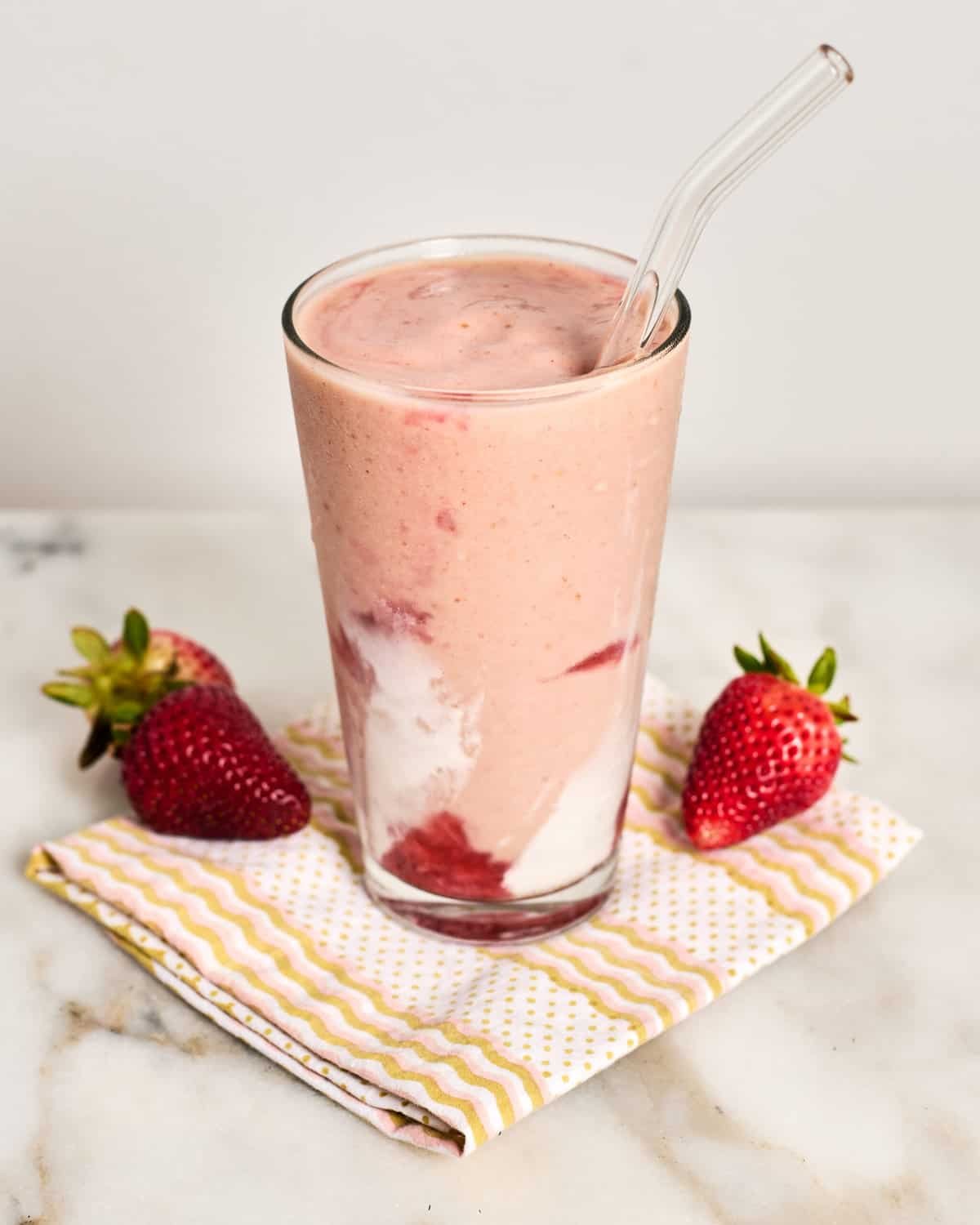 Hailey Bieber strawberry glaze skin smoothie