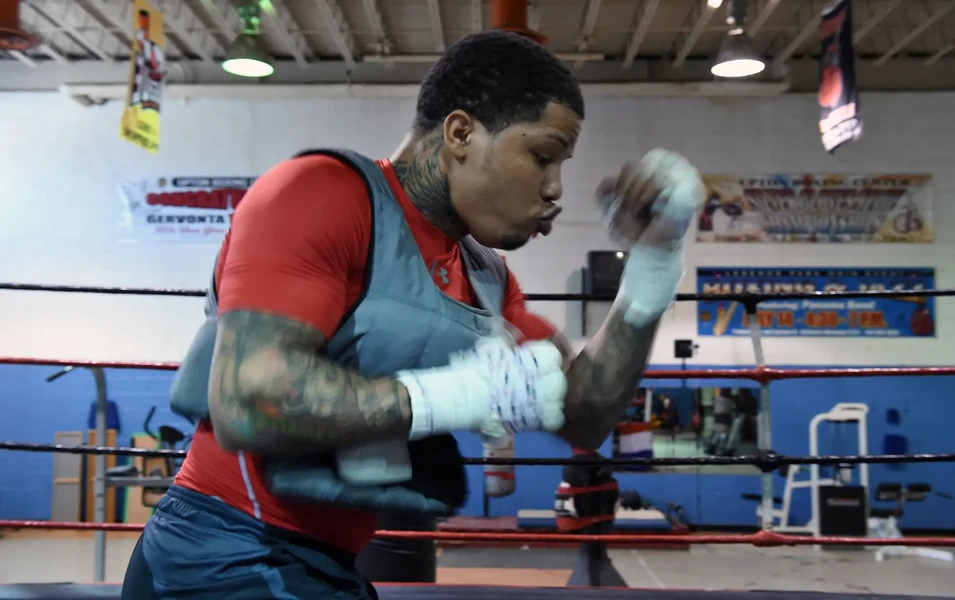 Davis–Schofield talks intensify as WBA deadline nears