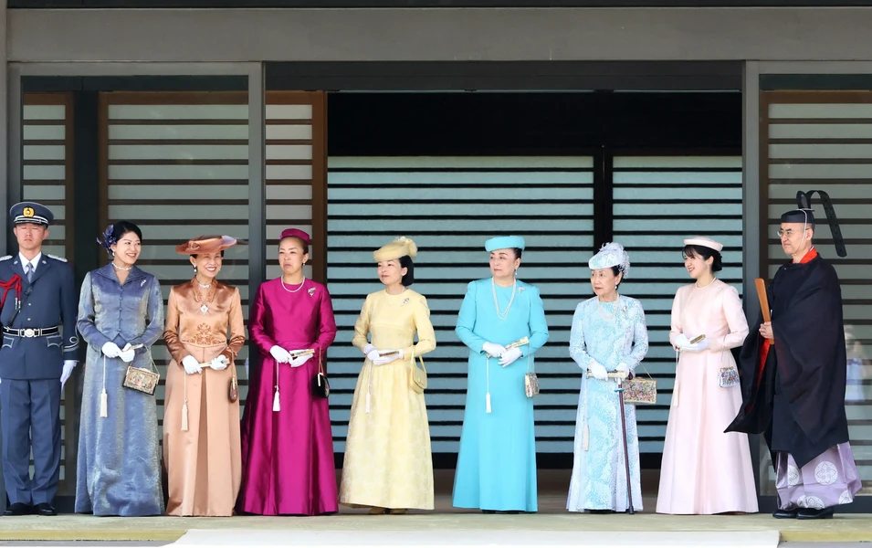 Japan advances plan to adopt male relatives for royal succession