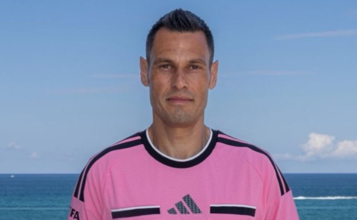 Why are referees wearing pink in Uruguay vs Saudi Arabia 2026 World Cup ...