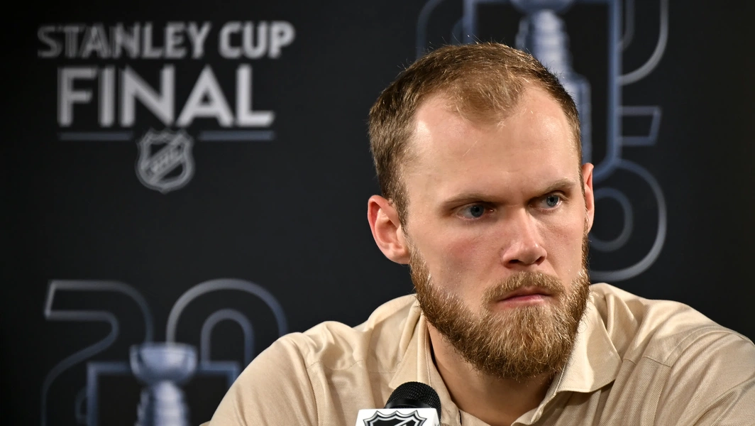 Ehlers gets emotional thanking Winnipeg after Cup win