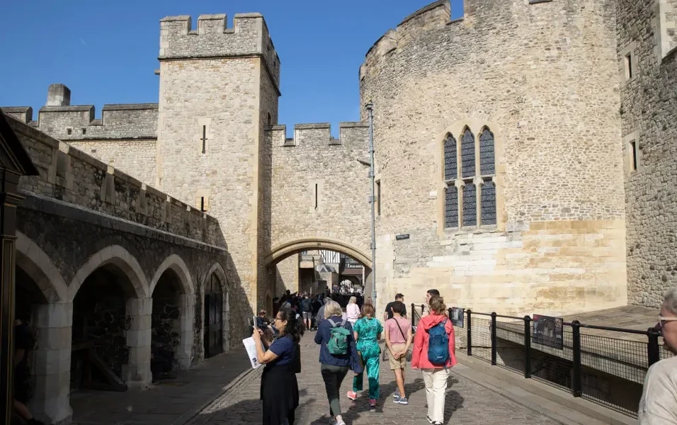 London walking tours that spark your curiosity