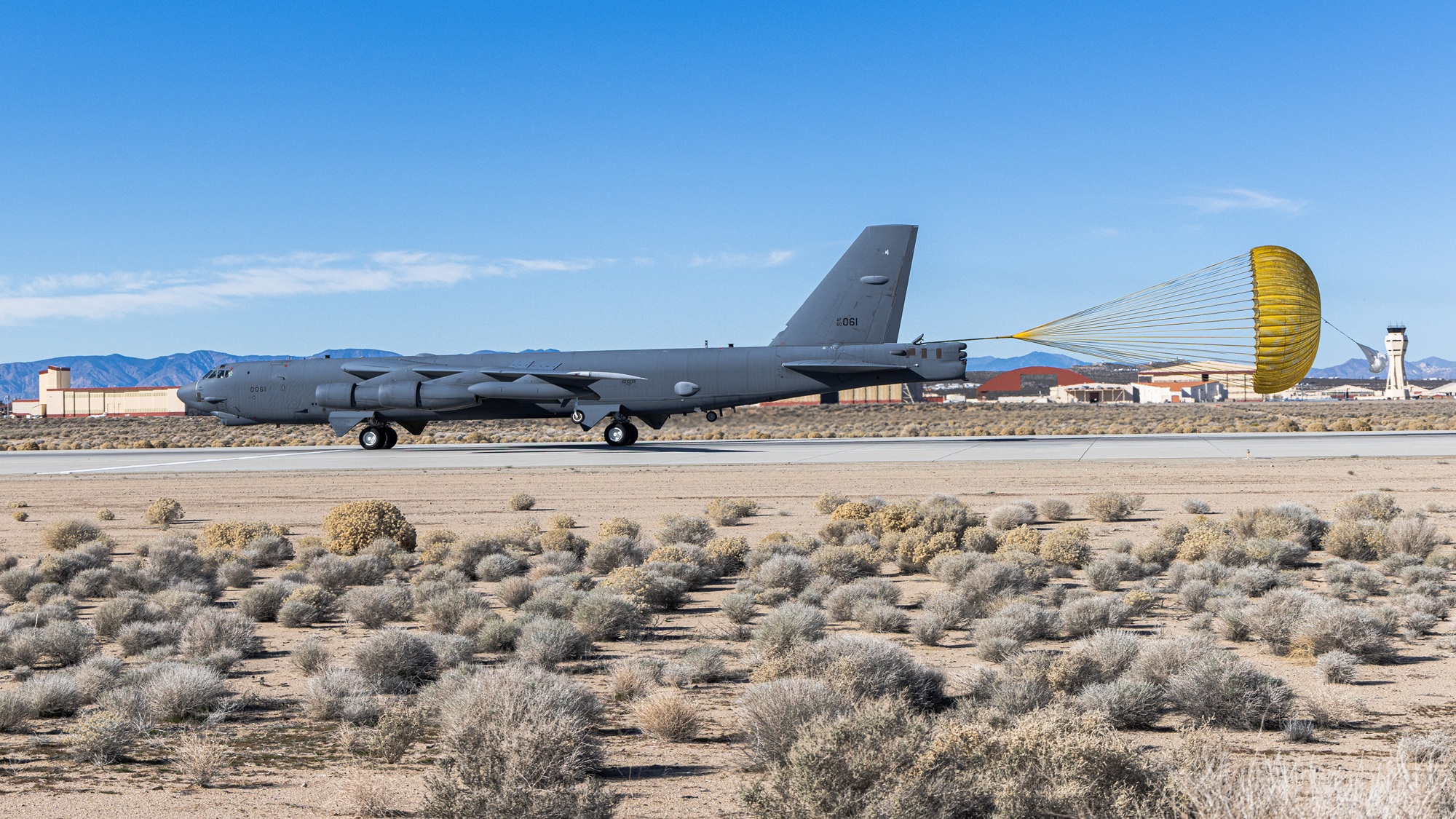 Breaking: B-52 Stratofortress bomber crashed at Edwards AFB