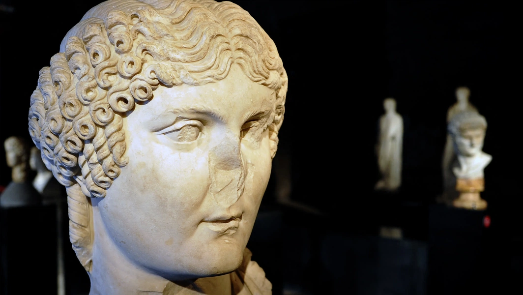 14 eccentric figures and bizarre historical events