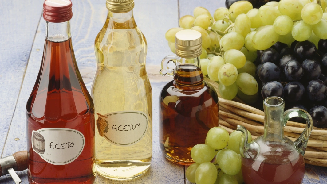 Proper techniques for washing and storing grapes